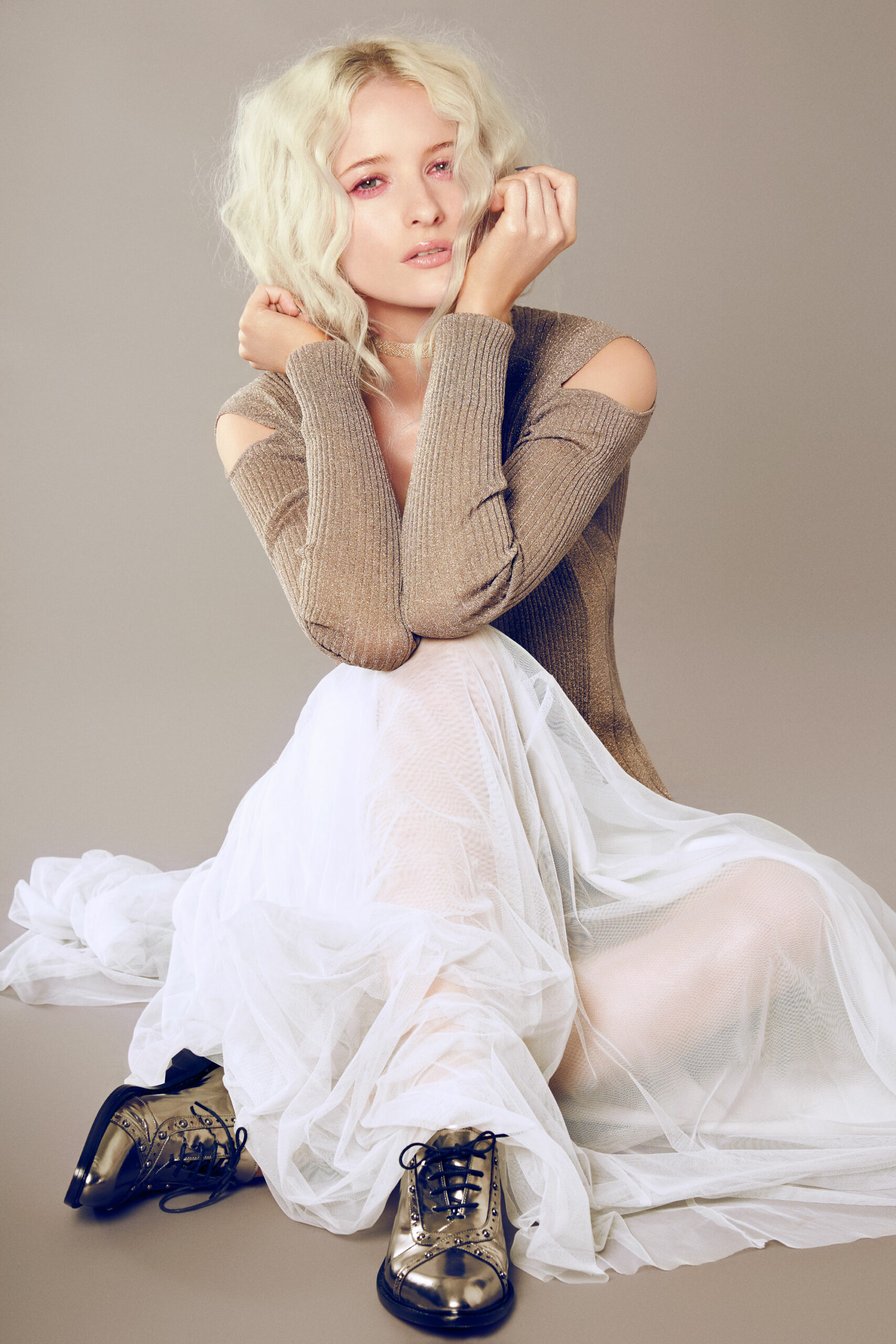 Victoria in the FROW - PHOENIX Magazine