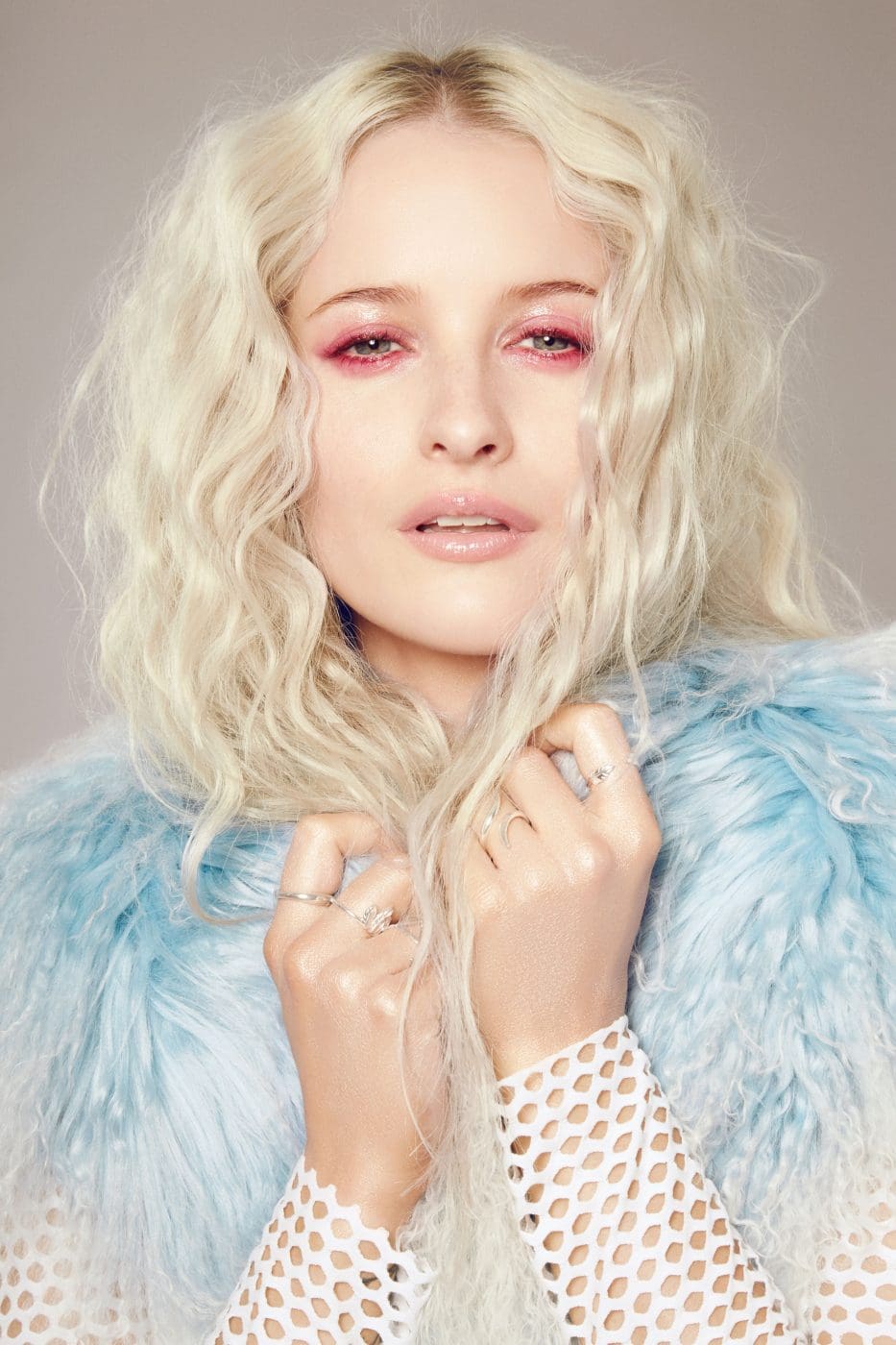 Victoria in the FROW - PHOENIX Magazine